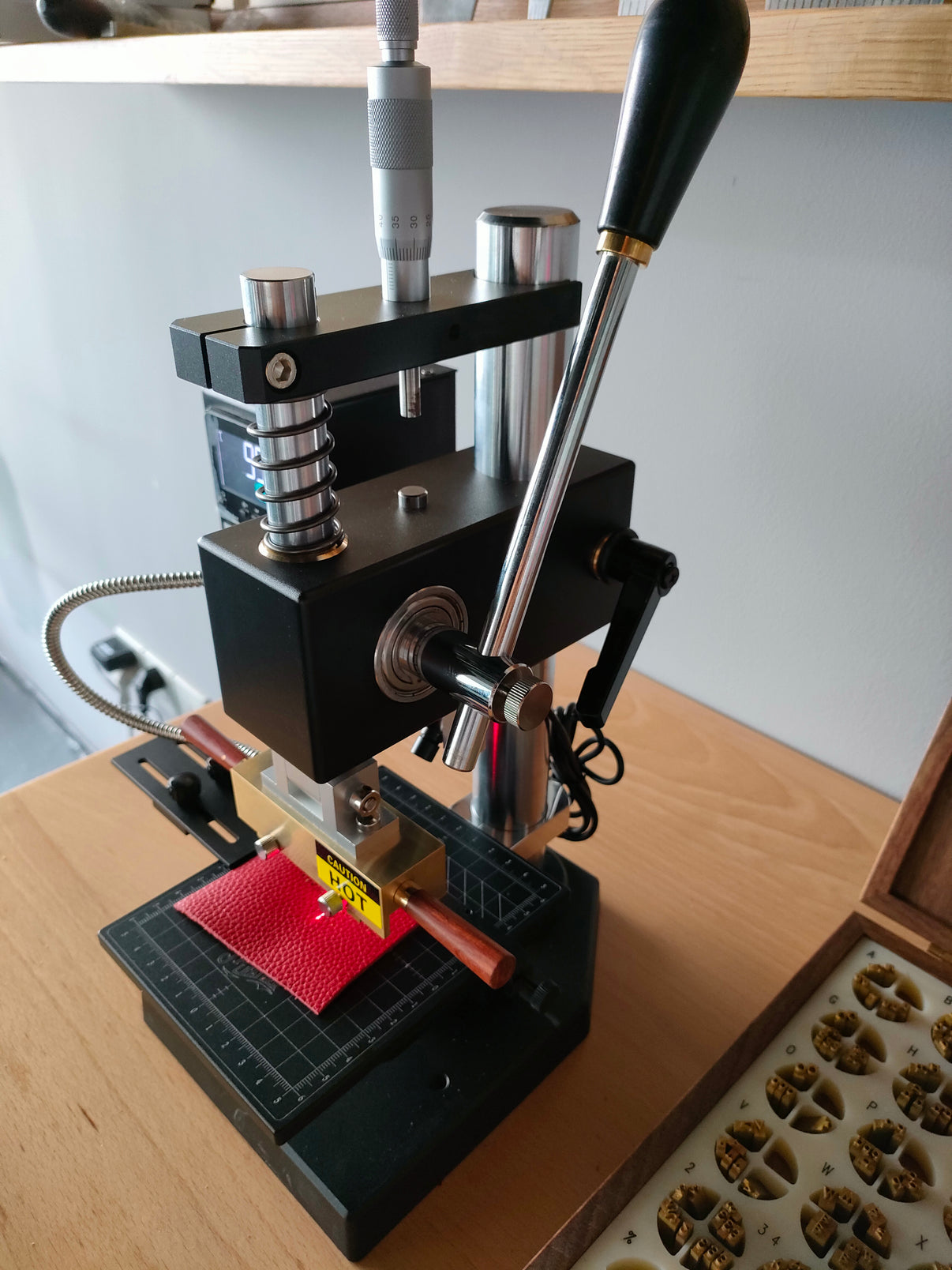 Gold foil stamp machine(logo and alphabet machine) – Kevin Leather Tools