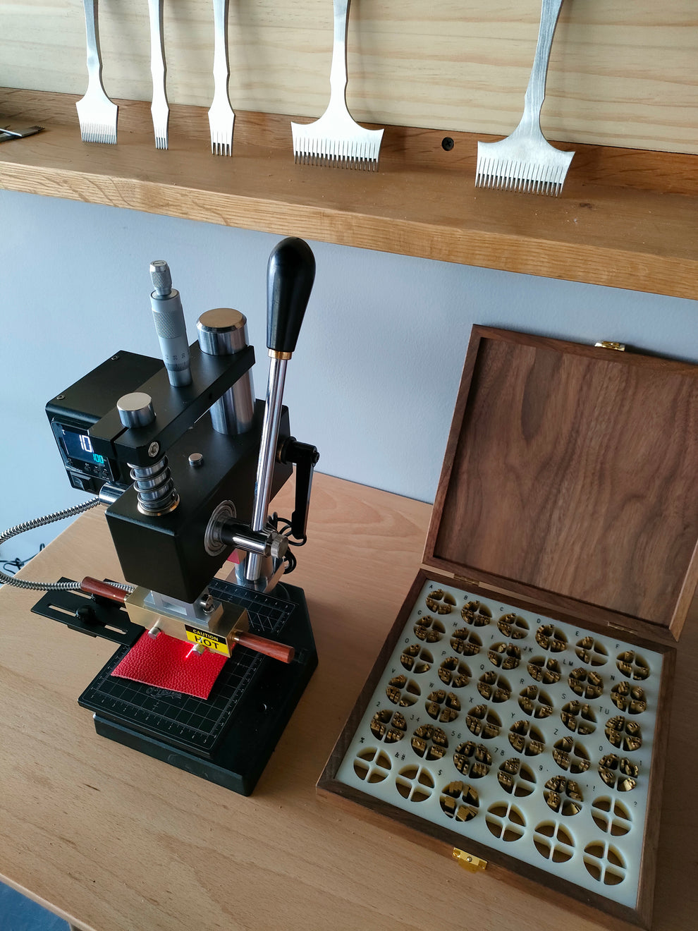 Gold foil stamp machine – Kevin Leather Tools