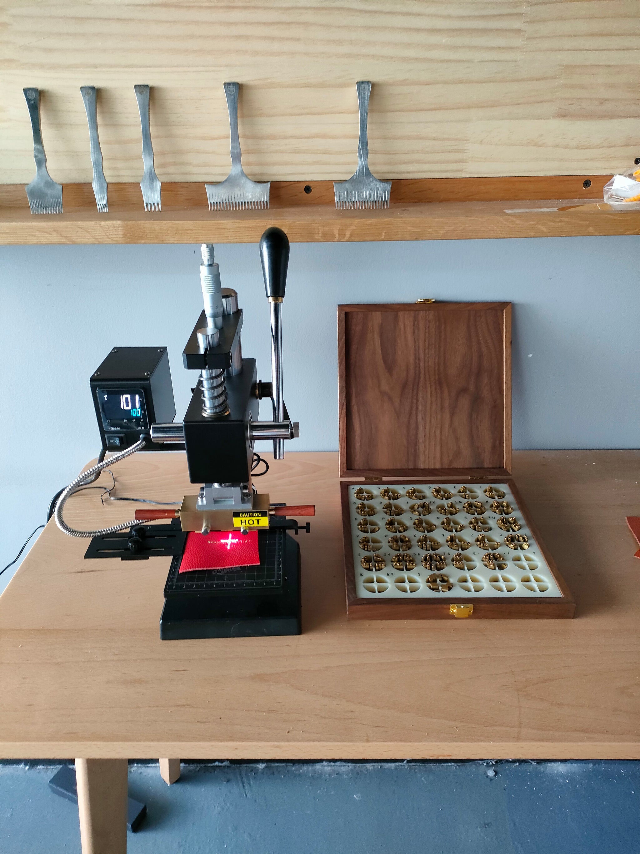 Gold foil stamp machine(logo and alphabet machine) – Kevin Leather Tools