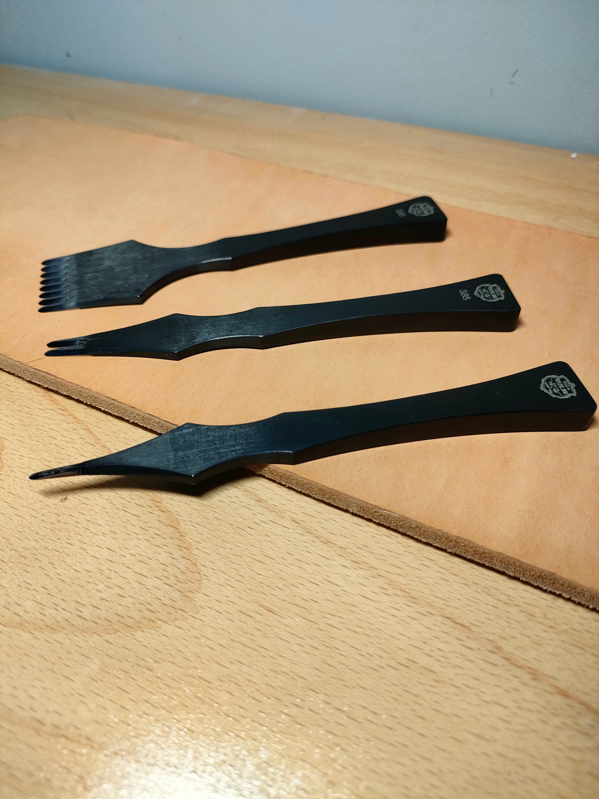 KL Black Stitching Chisel (Japanese Diamond Style) – Kevin Leather Tools